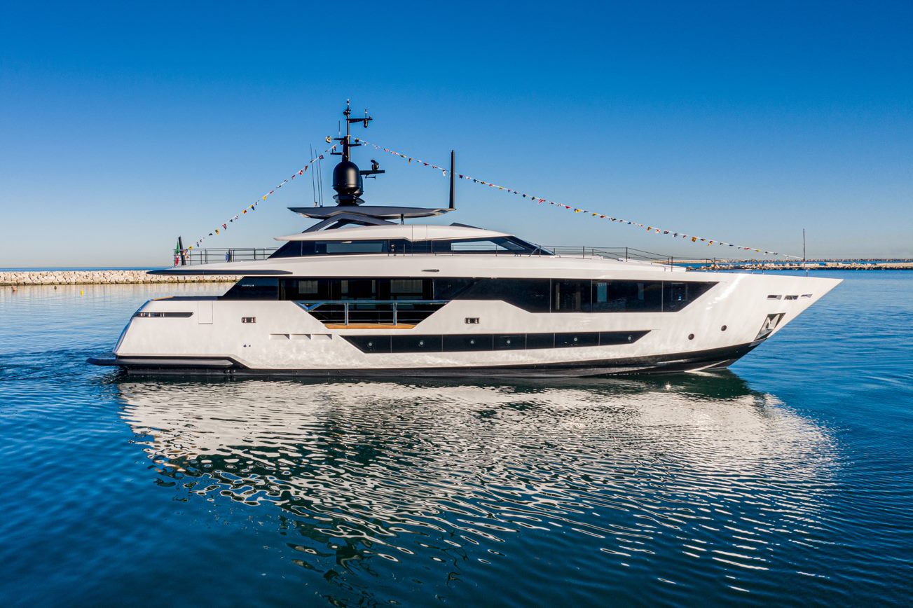 Il nuovissimo Custom Line "Y" ha trovato un nuovo armatore - SuperYacht24