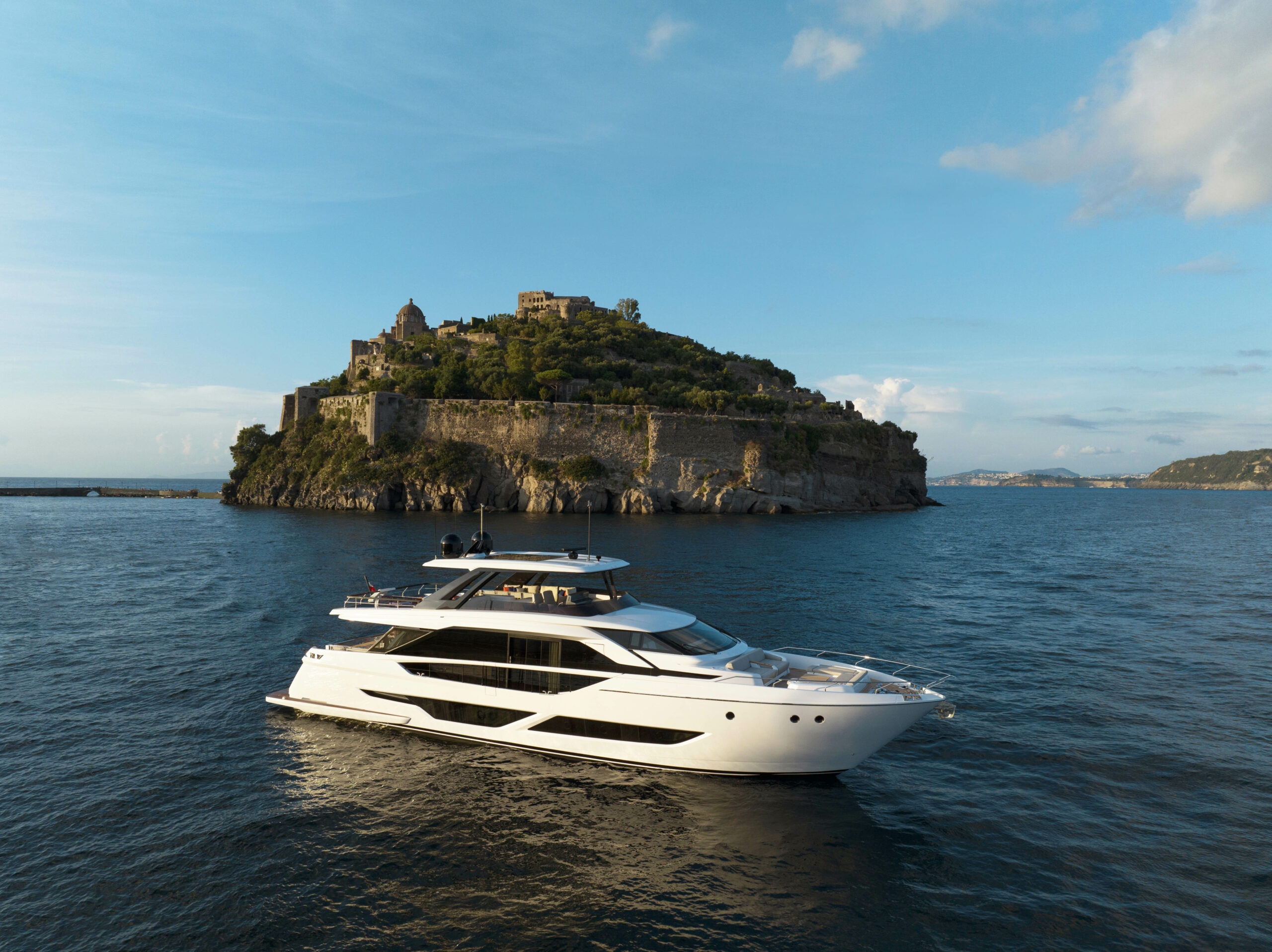 Ferretti Yachts ha presentato a Cannes l'860 di 27 metri - SuperYacht24