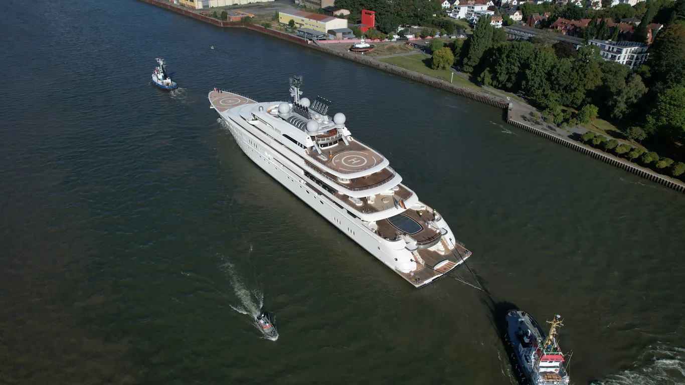 Sceso in acqua il 146 metri Lürssen Opera - SuperYacht24