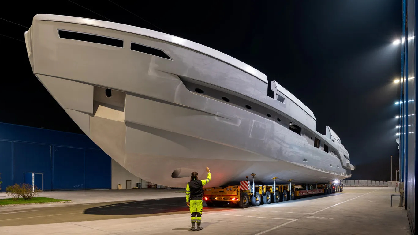 Prende forma in Italia il primo Pershing Gtx116 di 35 metri - SuperYacht24