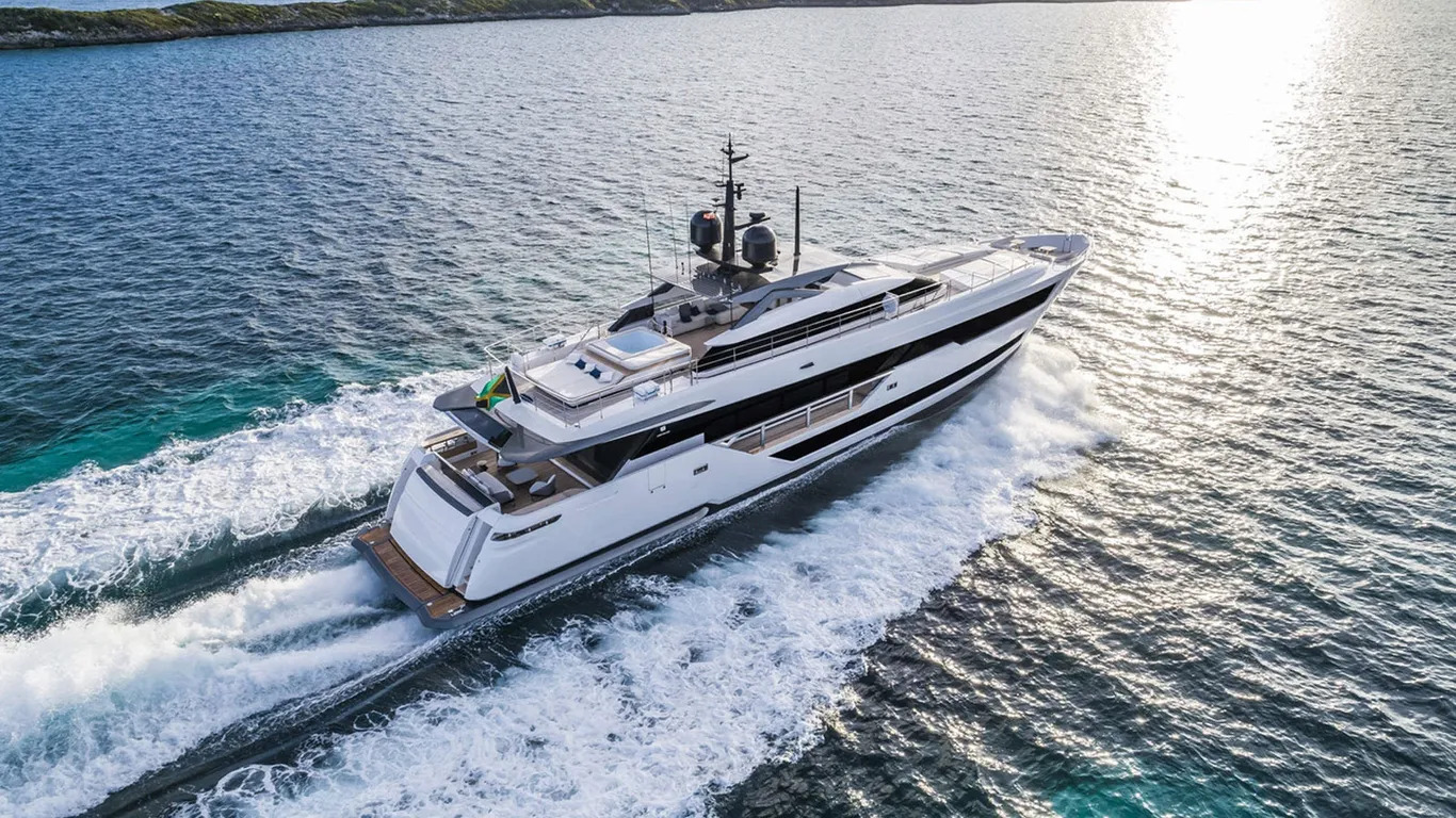 Venduta la decima unità della serie Custom Line 120 - SuperYacht24