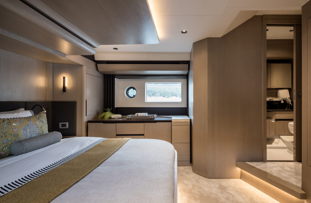 Sirena 48 Coupe, the hybrid version is made in Italy by E-Motion ...
