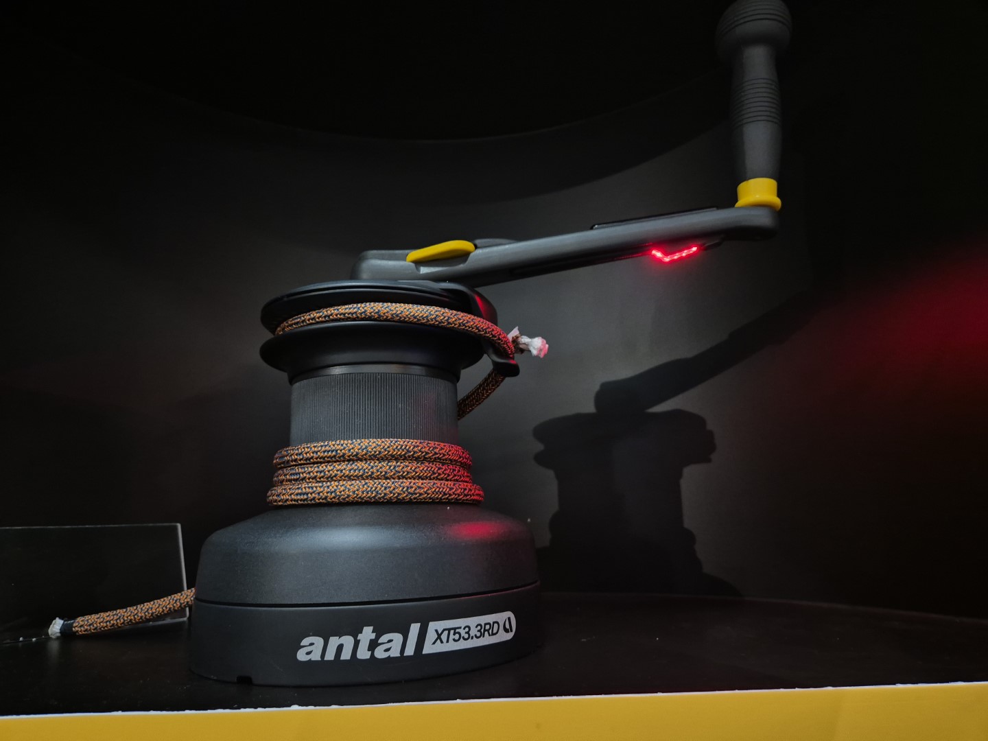 Speedylight Antal la maniglia del winch diventa luminosa - SuperYacht24
