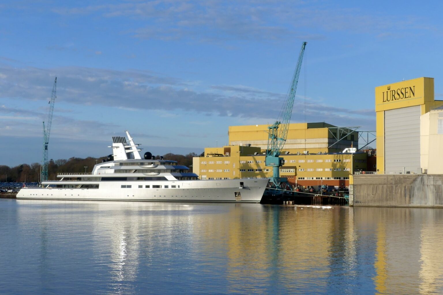Lürssen's new 142-meter Dragonfly gigayacht has been delivered ...