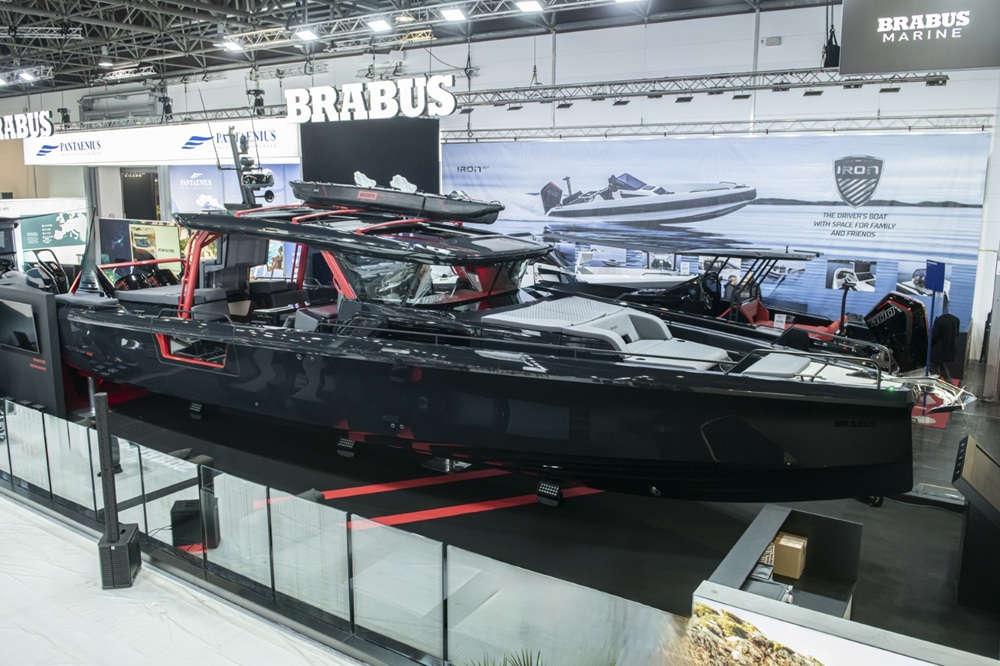 Brabus Marine presenta il nuovo Shadow 1200 Cross Top Black OPS ...