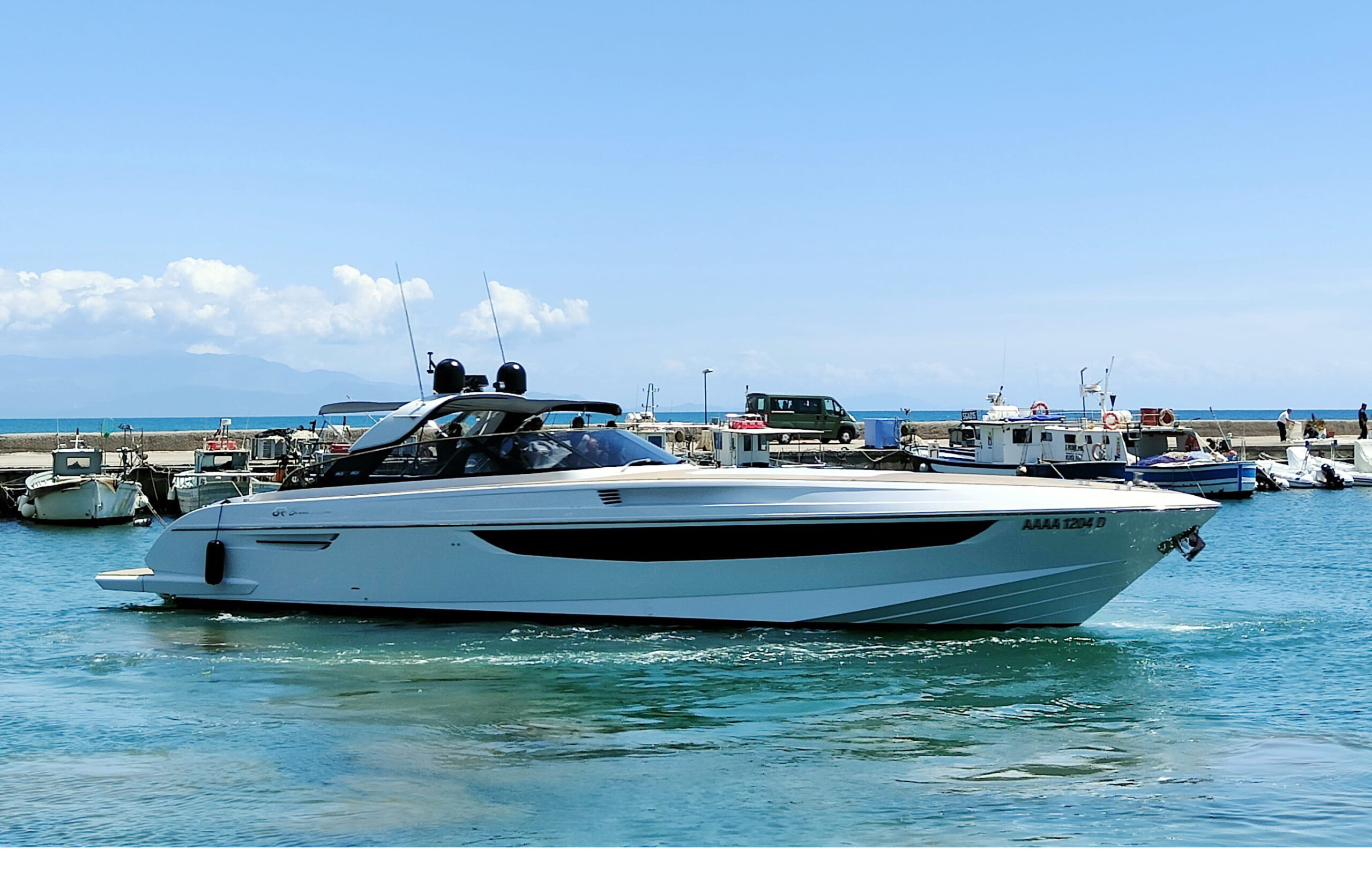 GR Sessantatre, Rizzardi's custom open yacht inspired by La Dolce Vita ...