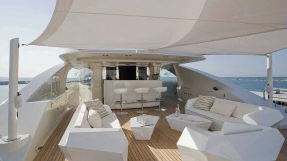 CRN's 60-meter Light Holic sold - SuperYacht24