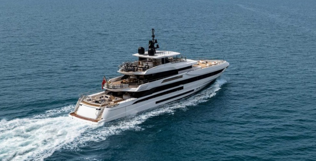 Passato di mano un nuovo Mangusta Oceano 50 di Overmarine - SuperYacht24