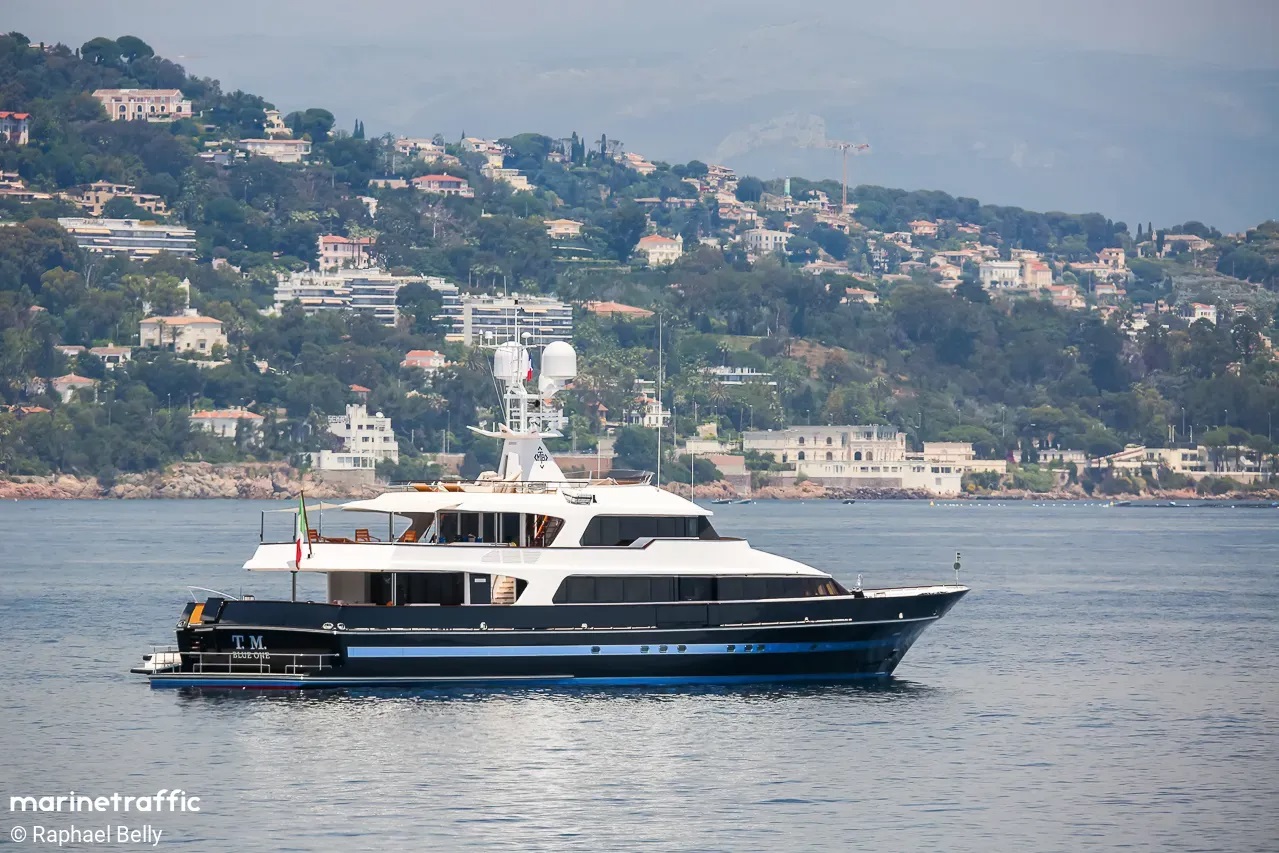 Valentino lascia in eredità anche lo yacht di 46 metri T.M. Blue One ...