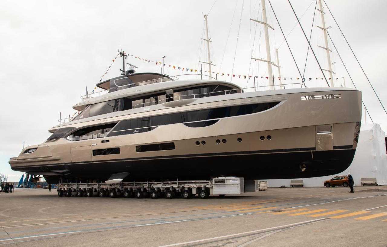 Bush & Noble ufficializza la consegna del Benetti Oasis 40M - SuperYacht24